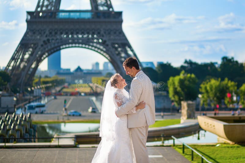 Beautiful Just Married Couple in Paris Stock Image - Image of ...