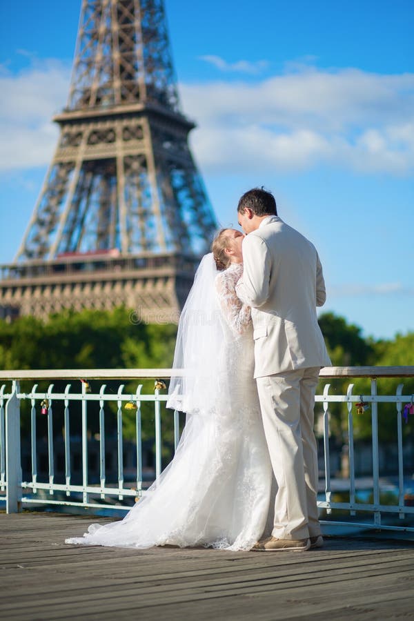 Beautiful Just Married Couple in Paris Stock Image - Image of ...