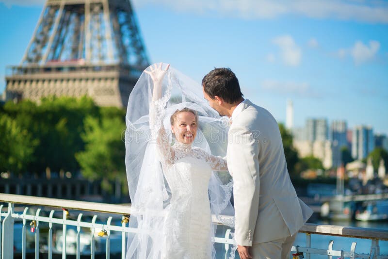 Beautiful Just Married Couple in Paris Stock Image - Image of ...