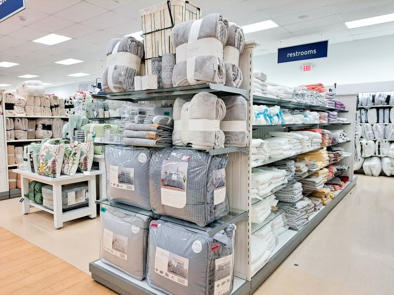 Beautiful Layout of Bedding, Blankets, Throws, Bedspreads on Shelves in ...