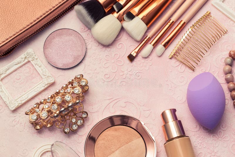 Beautiful Makeup Brushes, Professional Cosmetic Tools and Beauty ...