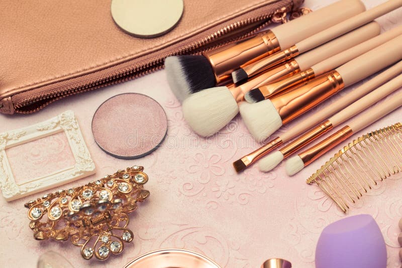 Beautiful Makeup Brushes, Professional Cosmetic Tools and Beauty ...