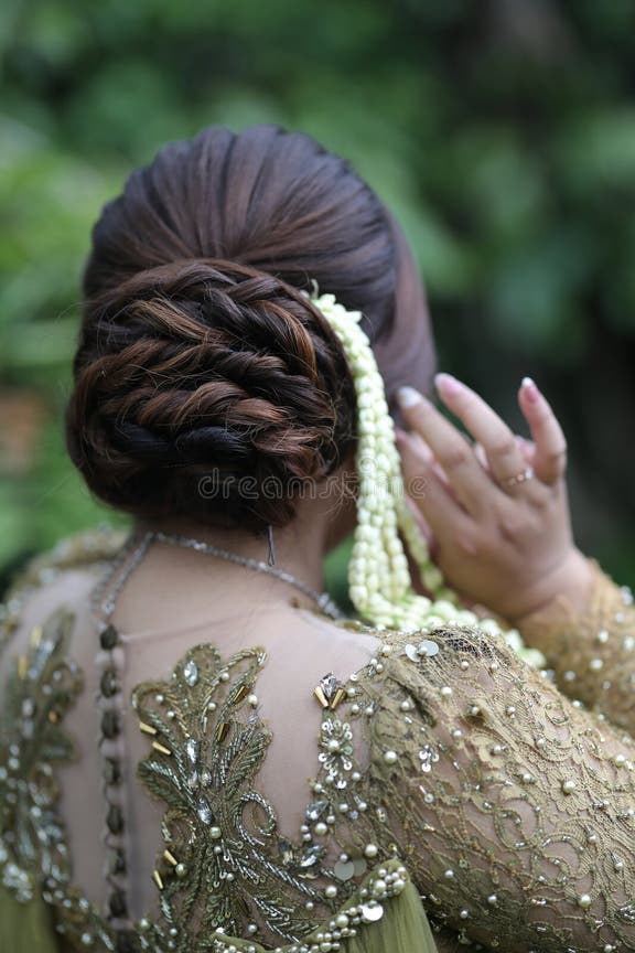 Modern Javanese Wedding Pose Stock Photo - Image of longhair, beautiful ...