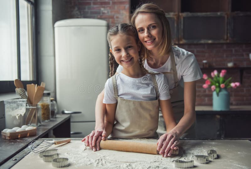 Mom and daughter baking stock image. Image of little - 125418945