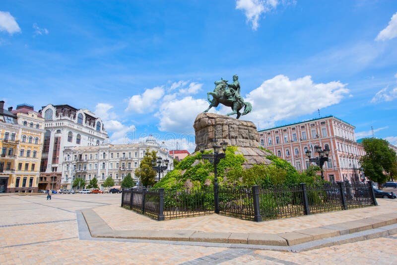 Monument To Hetman Bogdan Khmelnitsky on on Sofievskaya Square, Kiev ...
