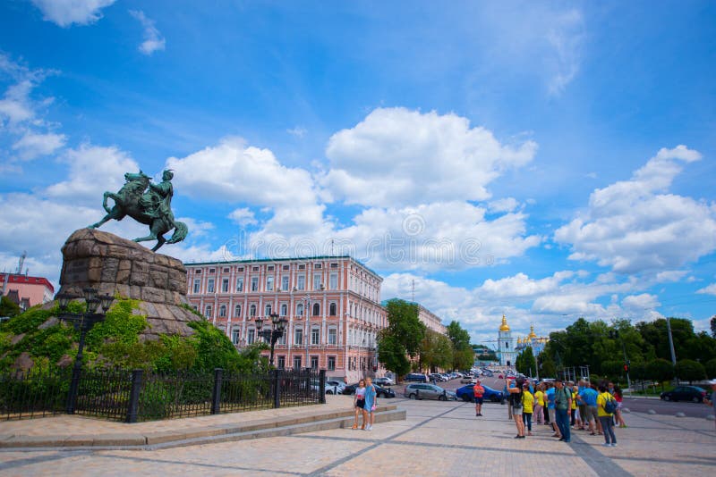 Monument To Hetman Bogdan Khmelnitsky on on Sofievskaya Square, Kiev ...