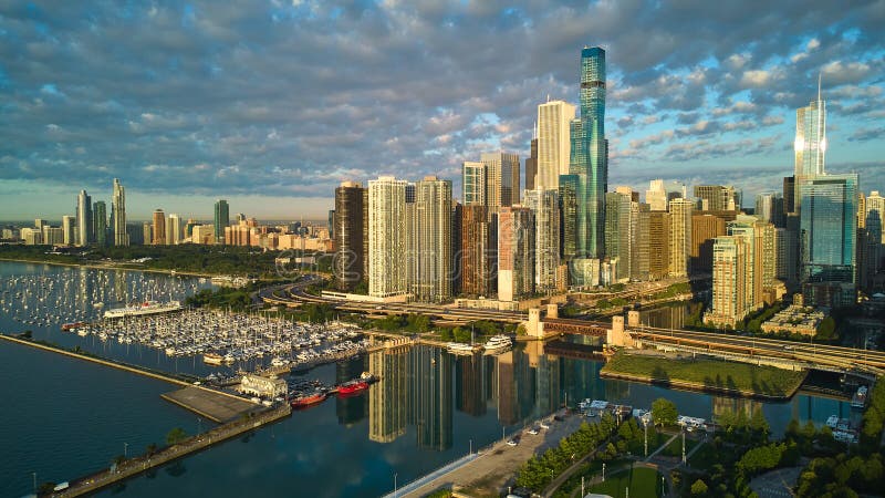 Beautiful Morning Light Over Chicago Skyline at Navy Pier Editorial ...