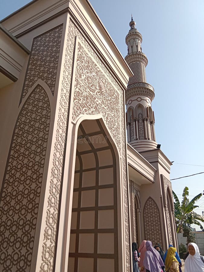 The Beautiful Mosque and Muslims Editorial Stock Image - Image of pray ...