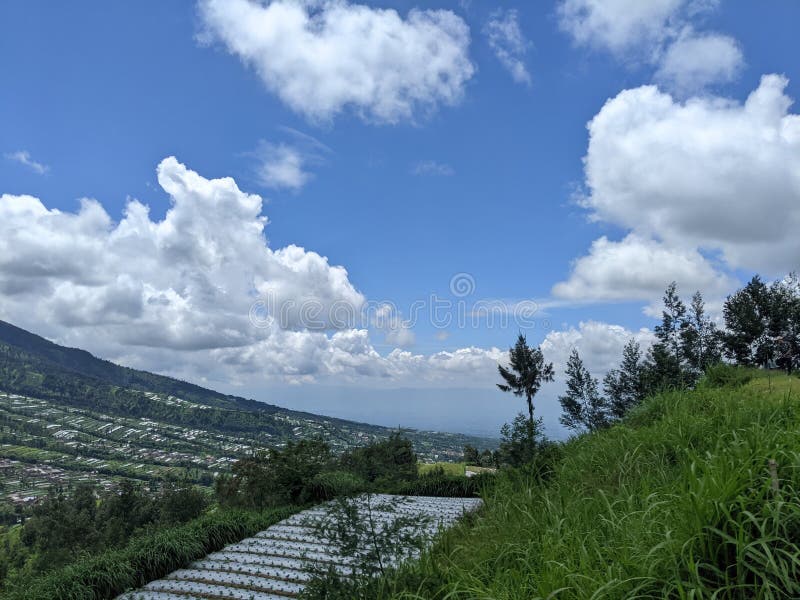 Beautiful Mountain Scenery on Earth, Clouds and Green Plants are Very ...