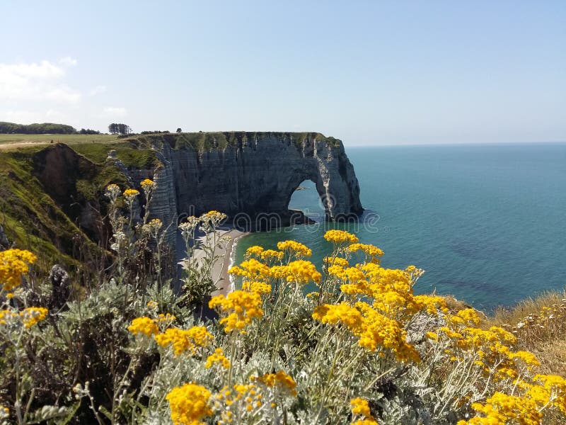 Cliff overviewing the sea stock image. Image of scenery - 139914673