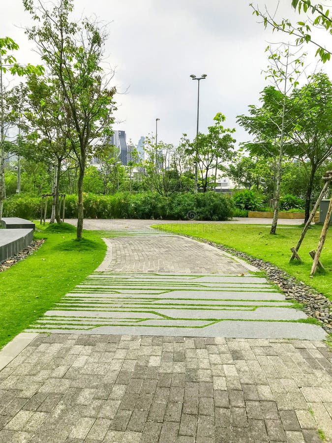 The Park Has a Path in the Middle Editorial Image - Image of foliage ...