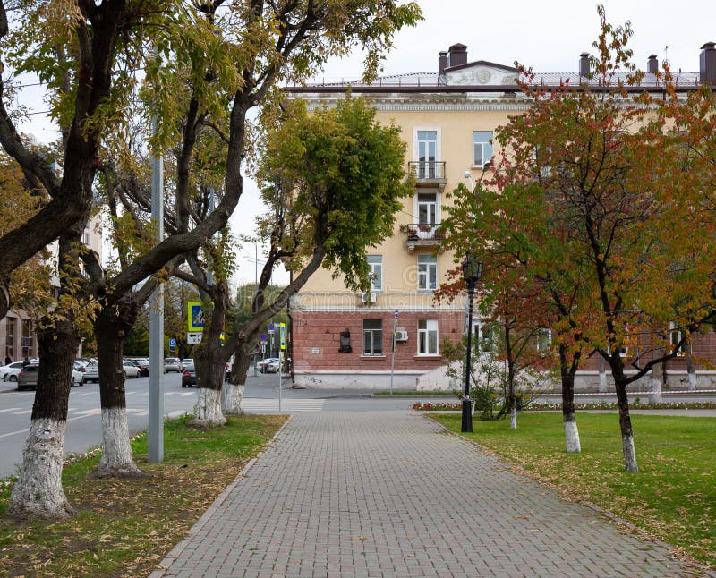 A Beautiful Path on the Central Square of the City of Tyumen in Autumn ...