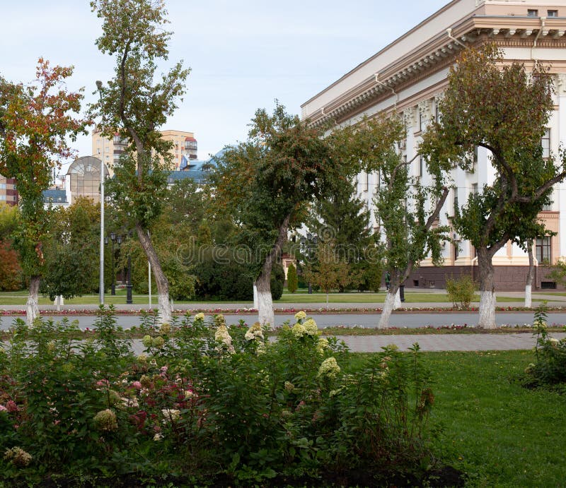 A Beautiful Path on the Central Square of the City of Tyumen in Autumn ...