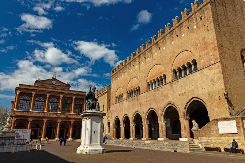 Piazza Cavour in Rimini editorial photo. Image of fountain - 276836041