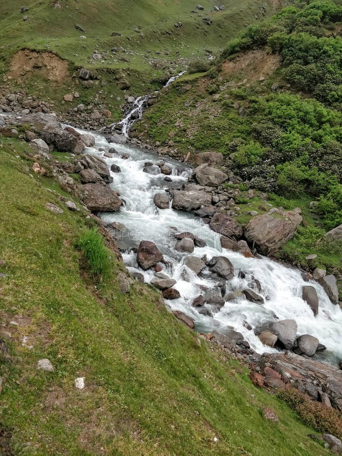 Beautiful River Stream Flowing through Rocks in Indian Himalayan ...