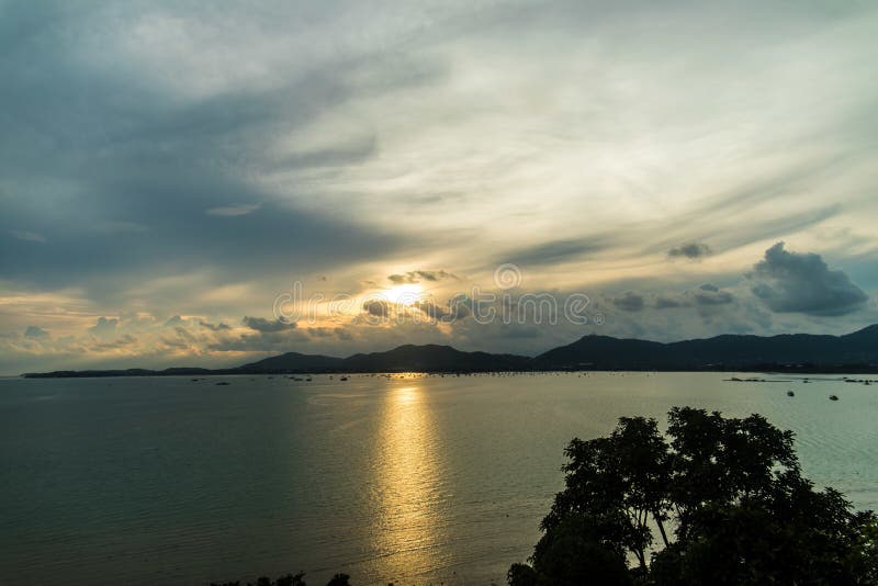 Beautiful Shot of the Breathtaking Sunrise Reflecting in the Ocean ...