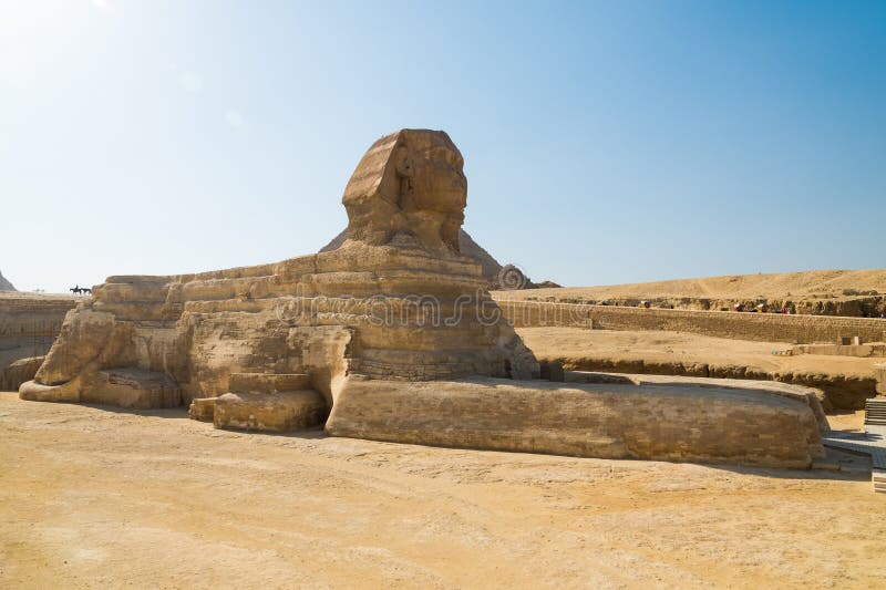 A Beautiful Side View of the Sphinx on a Hot Spring Day in Gizeh Stock ...