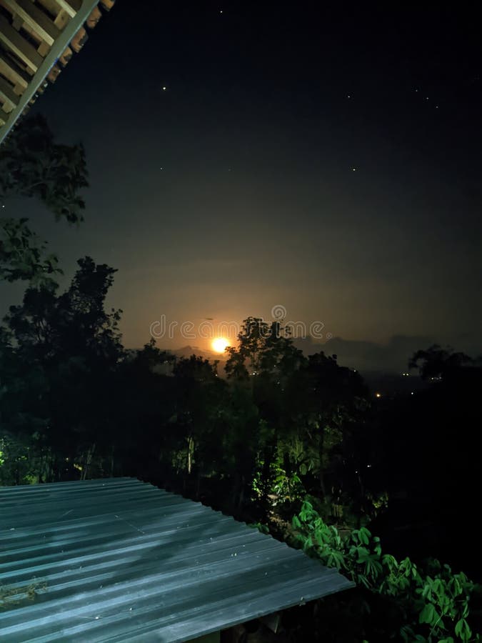 A Beautiful and Simple Moon that Night Stock Photo - Image of moonlight ...