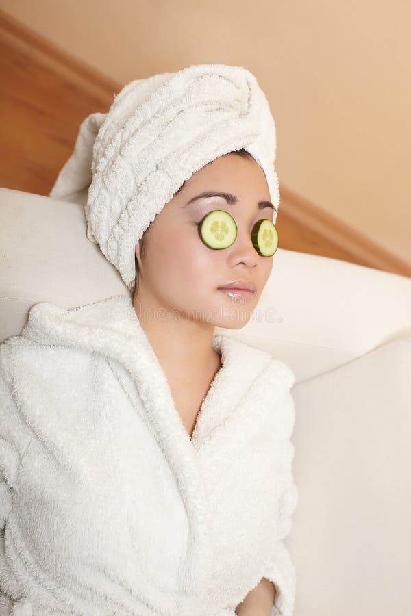 Sexy Chinees Model in Witte Kleding in Het Binnenland Stock Foto ...