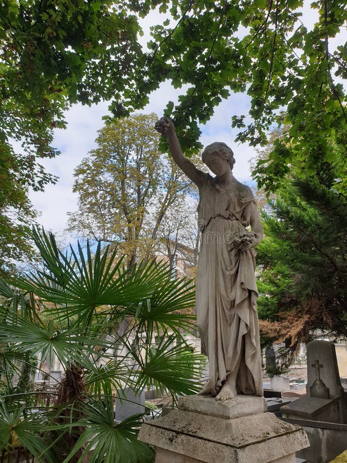 Beautiful Statue in a Graveyard in Paris Editorial Photo - Image of ...