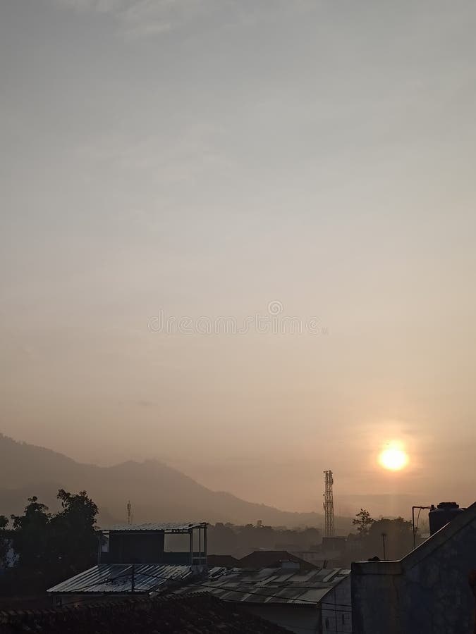 Beautiful Sun in the Morning Stock Image - Image of morning, skyline ...