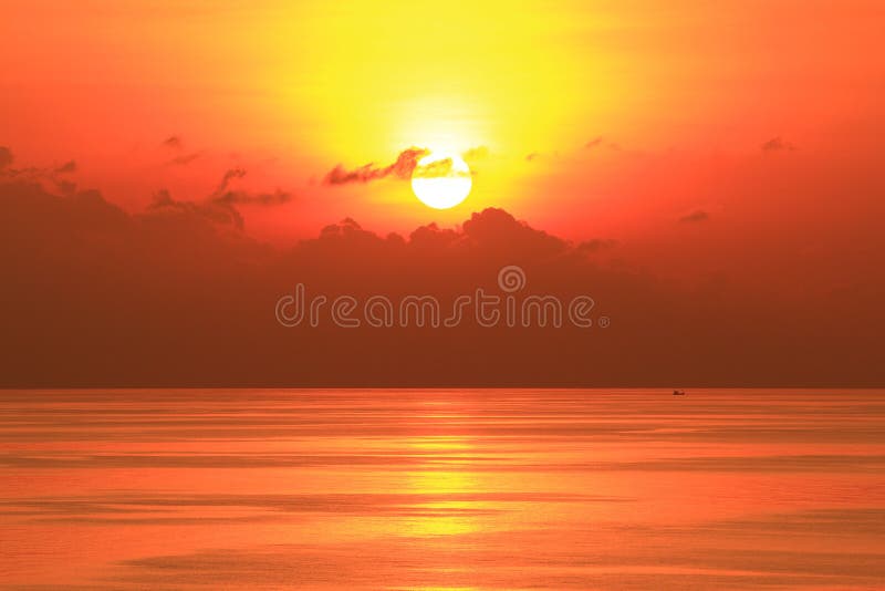 Beautiful Sun Set in the Middle of the Ocean Stock Photo - Image of ...