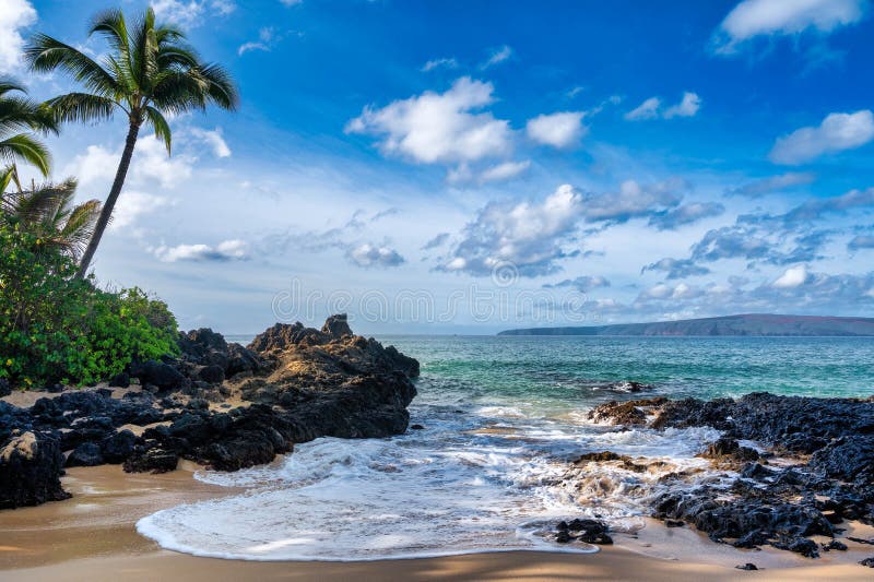 Beautiful Sunny Shore in Maui, Hawaii Stock Image - Image of blue, maui ...