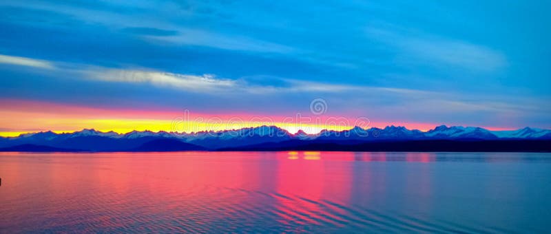 Beautiful Sunrise and Pink Ocean Stock Image - Image of shore, morning ...