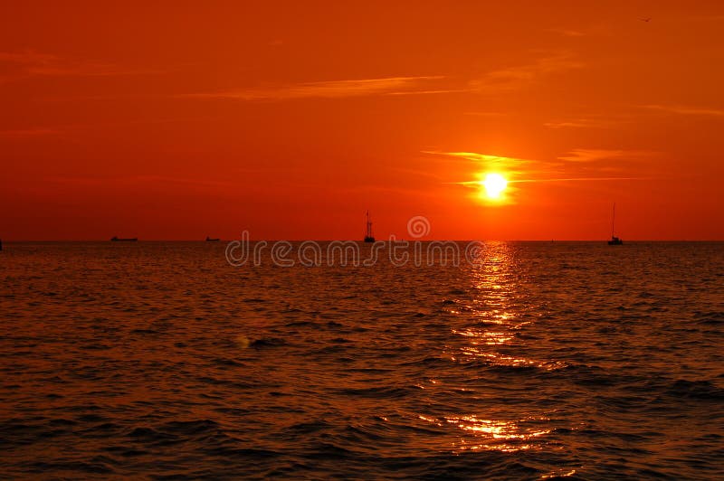 Sunset Free Stock Photos & Pictures, Sunset Royalty-Free and Public ...