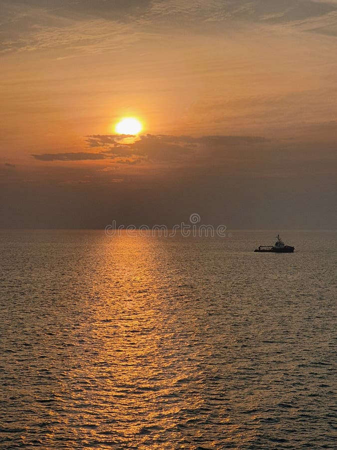 Beautiful Sunset in Arabian Gulf Stock Photo - Image of autumn, light ...