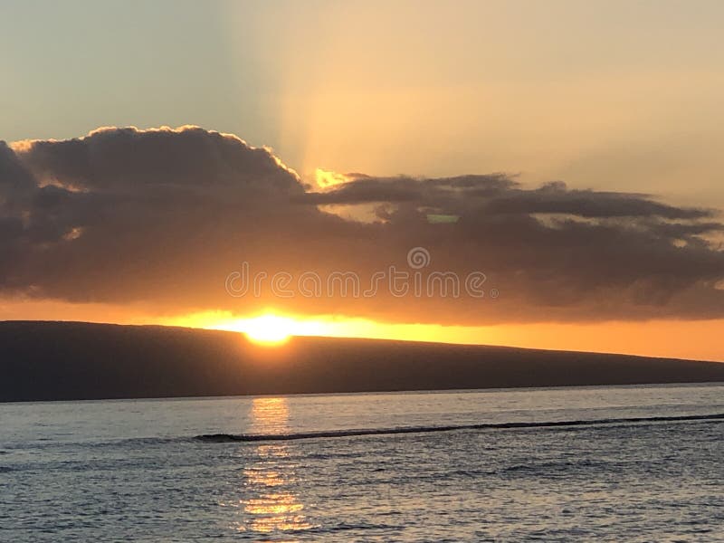 Beautiful sunset in Maui! stock image. Image of feel - 143864409
