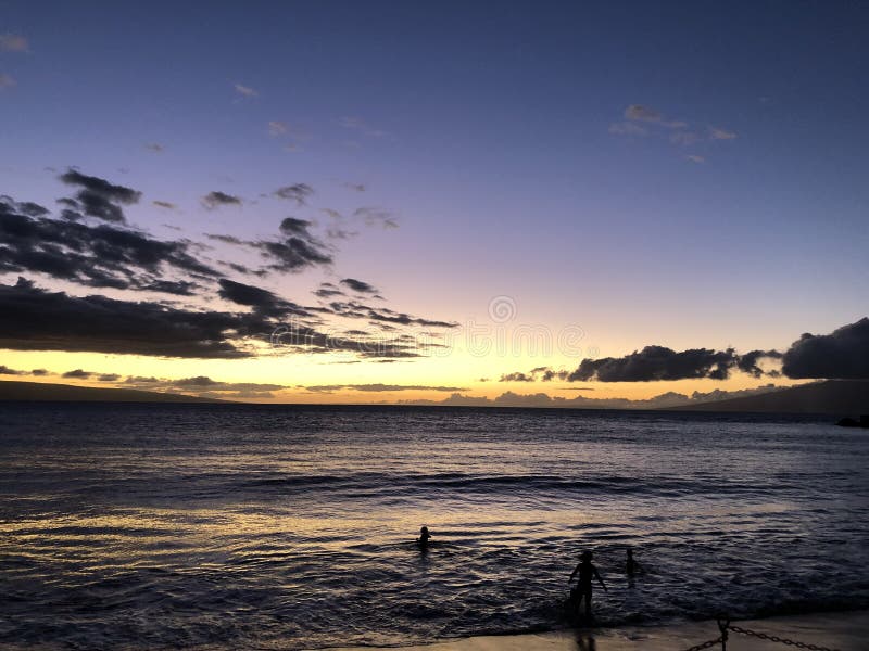 Beautiful sunset in Maui! editorial stock image. Image of beautiful ...