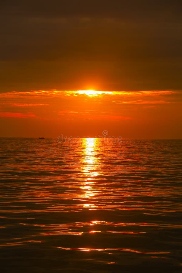 Beautiful Sunset Over the Sea Stock Image - Image of skies, ocean: 83923211