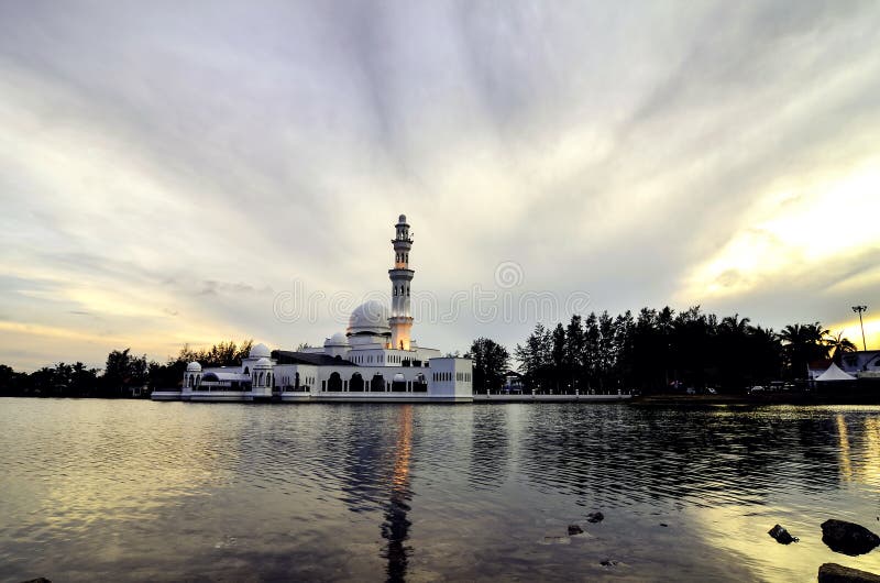 476 Beautiful Sunset Reflection Floating Mosque Stock Photos - Free ...