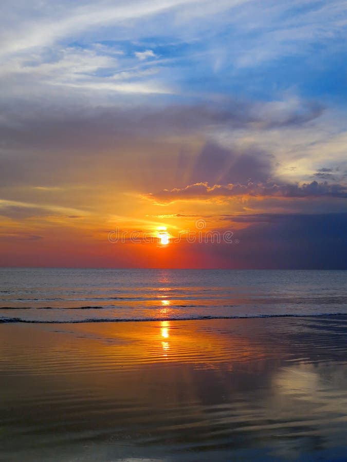Amazing Kuta Beach Sunset with Ocean Waves, Surfers and Reflection in ...