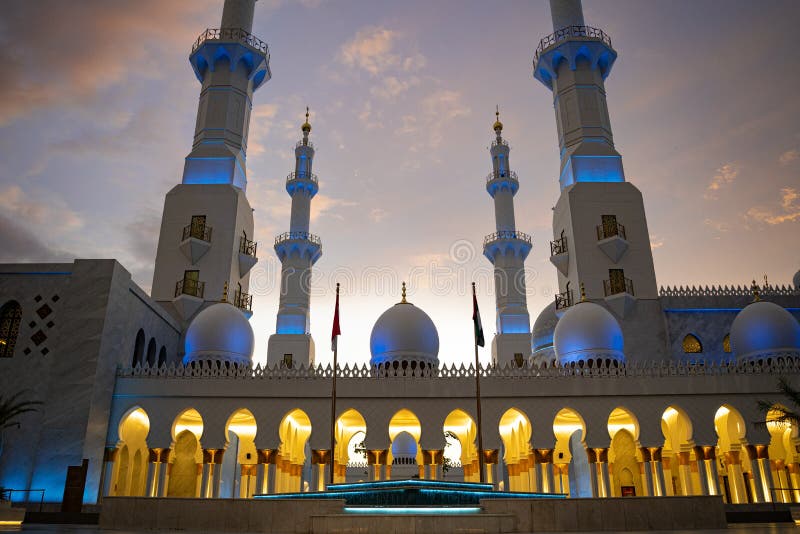 Beautiful Sunset View of the Sheikh Zayed Grand Mosque with Its Huge ...