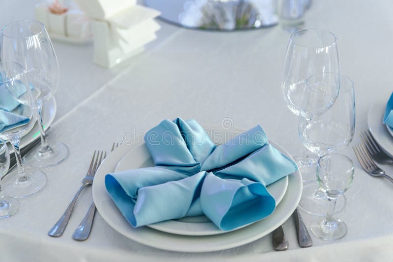 Beautiful Table Setting on White Linen Tablecloth. Festive Luxury Table ...