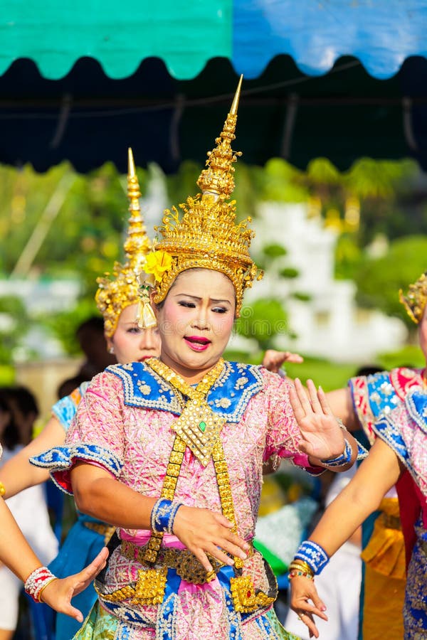The Beautiful Thai Folk Dancer Perform Thai Classical Dance Editorial ...