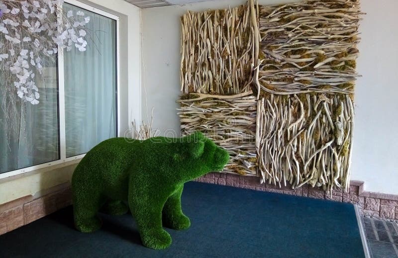 Topiary Bear Stock Photos - Free & Royalty-Free Stock Photos from ...