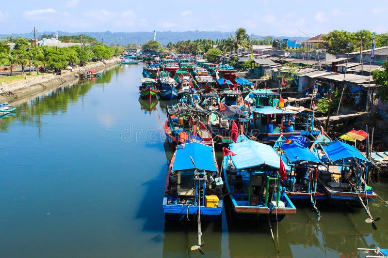 View in the Lake, Small Boat Harbor, Ship on the River, Ship on the ...