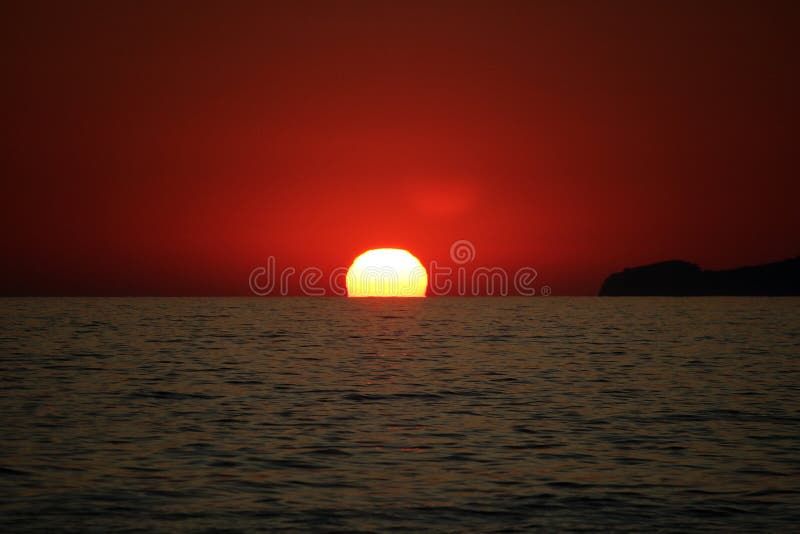 Beautiful View of the Ocean Under a Sunset Sky with the Glowing Sun ...