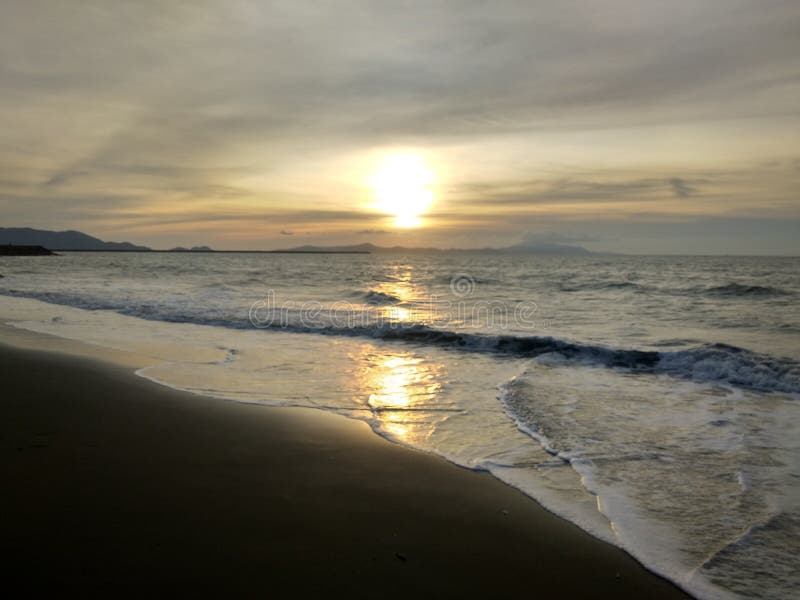 Beautiful View of the Sunset Going Down at the Beach Stock Photo ...