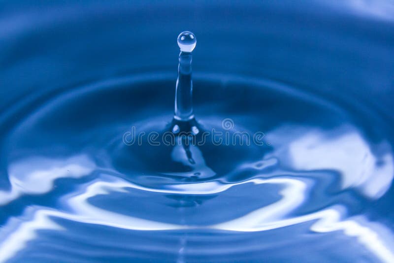 Beautiful Wallpaper of Drop Falling on Water and Making Ripples Stock ...