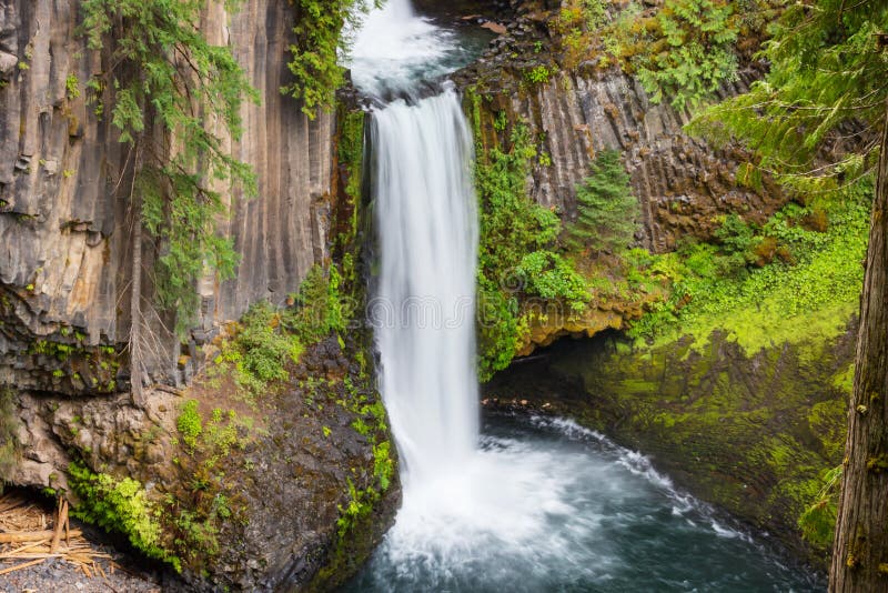 Waterfall in Oregon stock image. Image of season, natural - 168775283