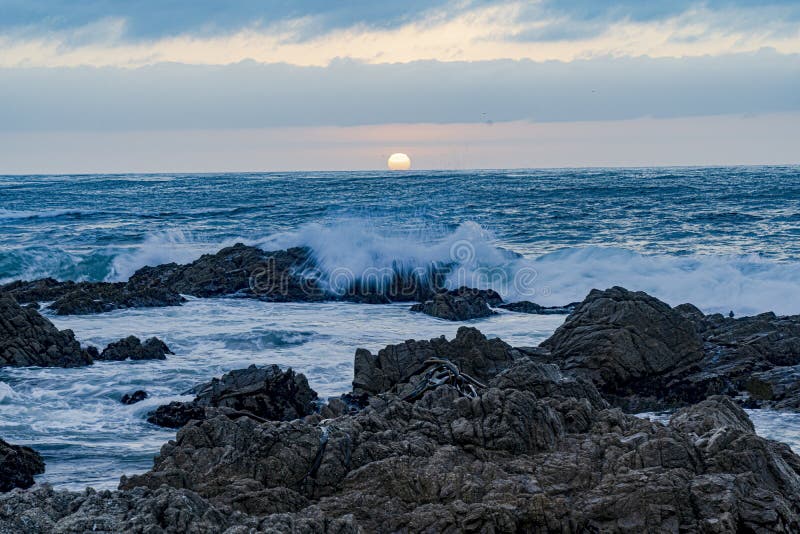 Beautiful Wavy Ocean Hitting The Rocks And Gleaming Under The Shining ...