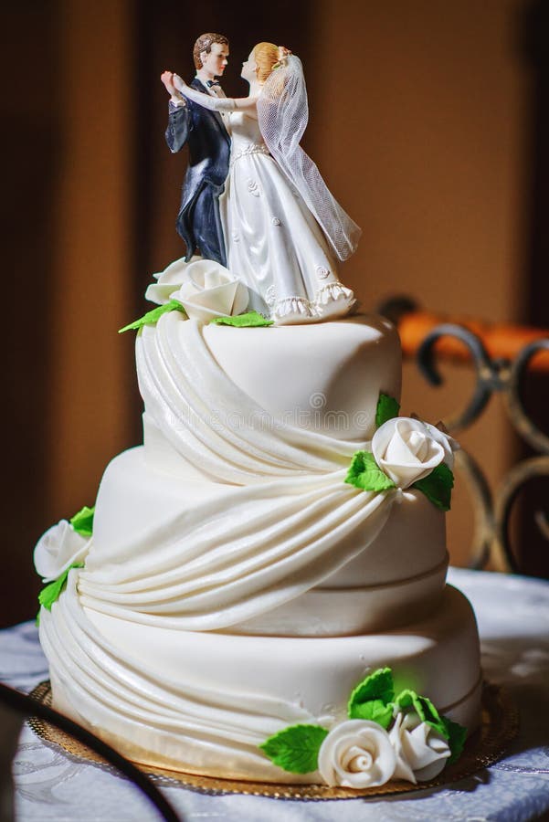 Beautiful wedding cake stock image. Image of decoration - 94398651