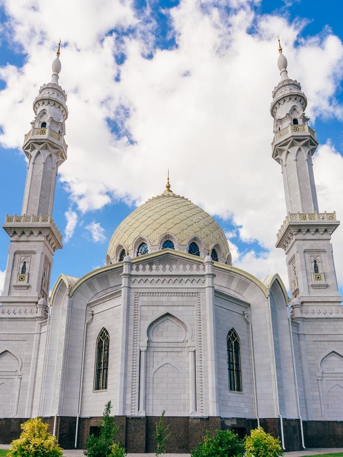 Minaret of Beautiful White Mosque. Stock Photo - Image of faith, dome ...