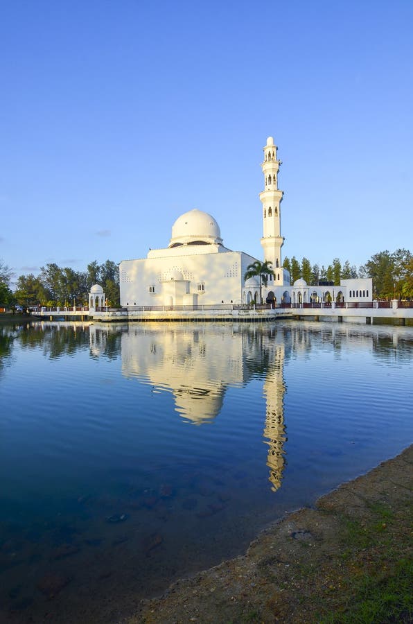 Beautiful White Mosque with Reflection in the Lake Stock Image - Image ...