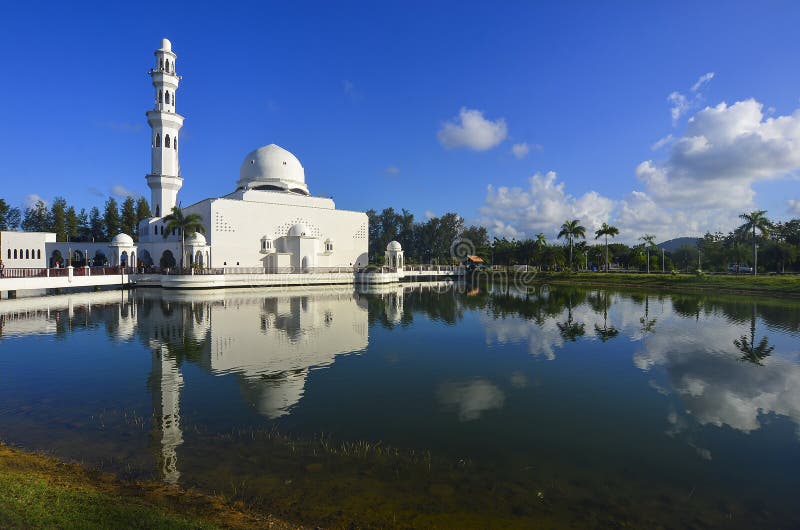 Beautiful White Mosque with Reflection in the Lake during Clean Blue ...