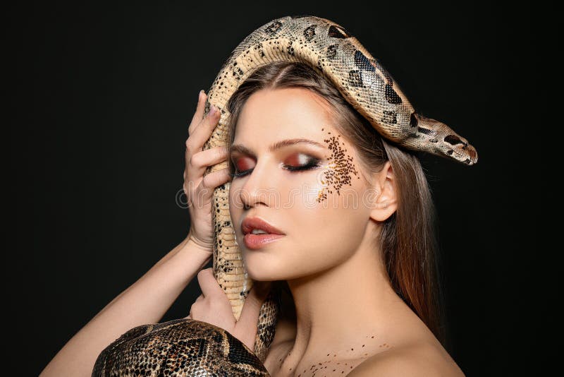 Beautiful Woman with Boa Constrictor on Black Background 库存照片 - 图片 包括有 ...